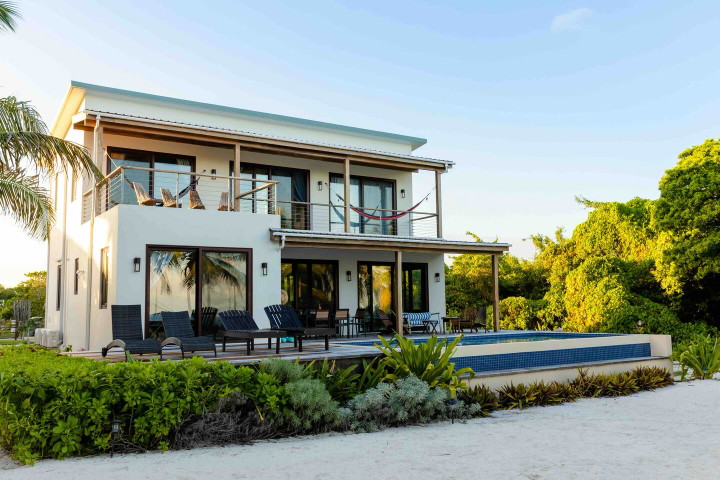 Nuevo Privado Frente Al Mar Casa Con Cocina Y Piscina!  ¡Lujo En El Paraíso! ¡En El Mar! - Belize