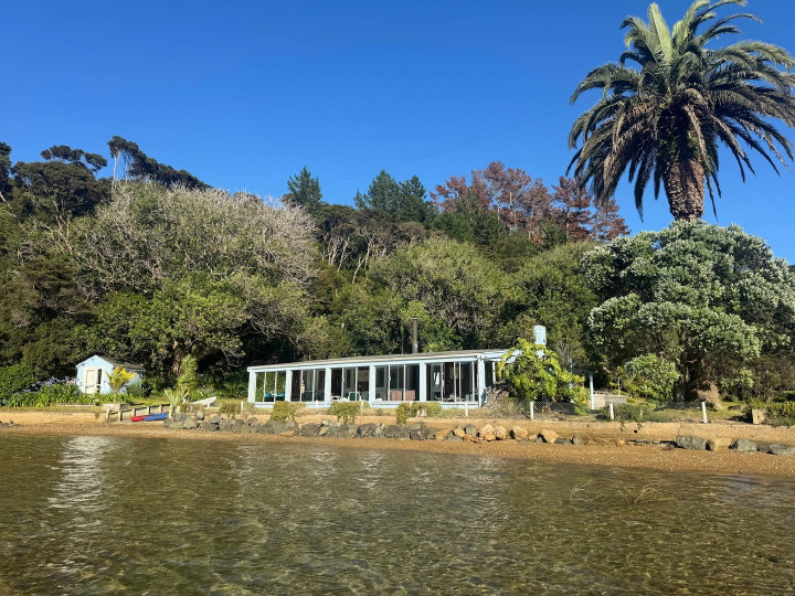 Waterfront Classic Kiwi Holiday Batch - Matakana