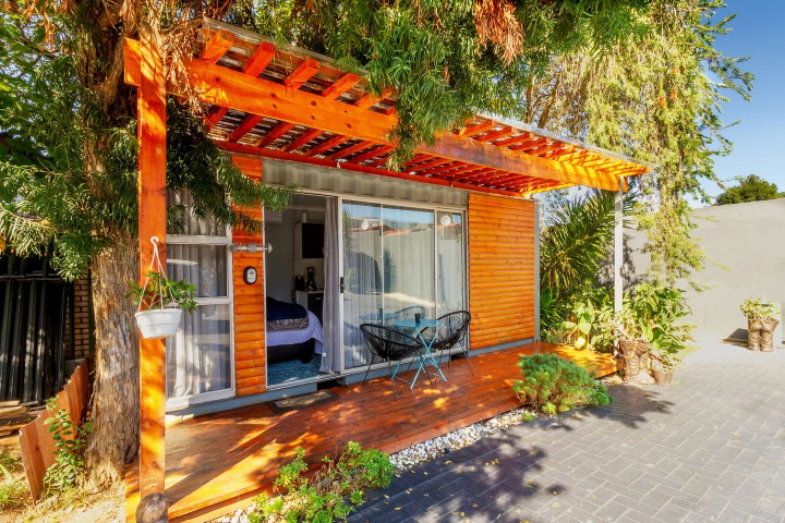 Adorable Modern 1 Bed Open Plan Container House - Sandton