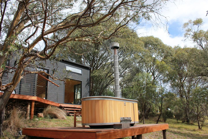 Riverfront Tiny Home + Hot Tub - Kosciuszko National Park