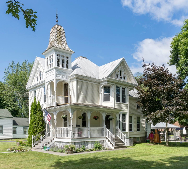 Stunning Victorian With Pool! - Sackets Harbor, NY