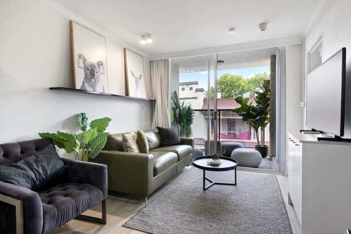 Stylish 1-bedroom Stay With Balcony & Pool Access - Surry Hills