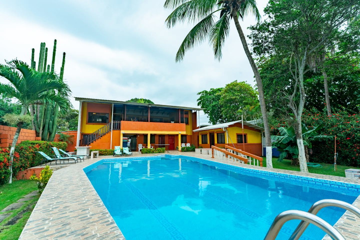 Alquiler De Casa De Playa Costarricense En Puntarenas - Puntarenas