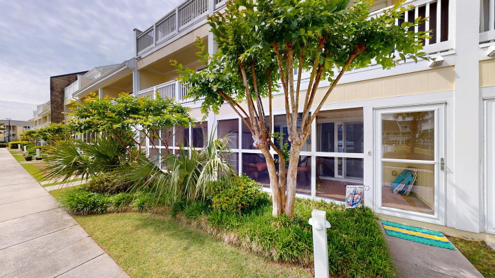 Sandy Feet Retreat|pool Steps Away · 1br Ei Condo - Emerald Isle, NC