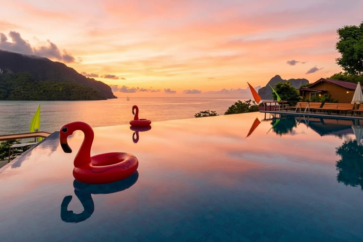 Cheap & Cheerful Ac Room | Phi Phi Pool - ピーピー・ドーン島