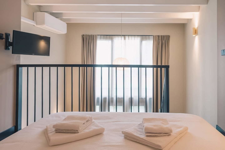 Deluxe Room With Mezzanine And Patio At Lvm Stays - The Hague