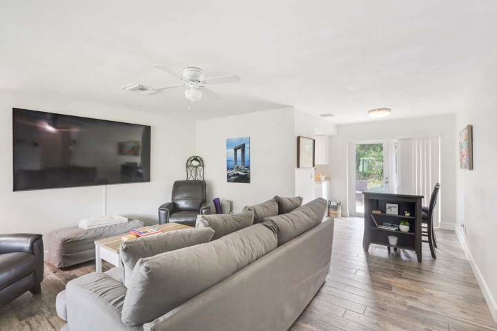 Home Away From Home. 1.5 Mi. From Jupiter Beaches - Jupiter, FL