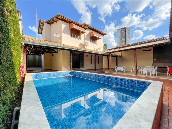 Casa Com Piscina Privativa - 3 Quartos - Goiânia