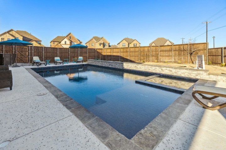 5 Bedroom Home + Pool + Media Room+ Grill! - Rockwall, TX