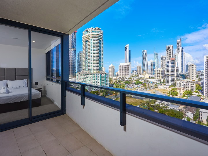 Spacious 1 Bedroom Beautiful Open View In Surfers - Gold Coast