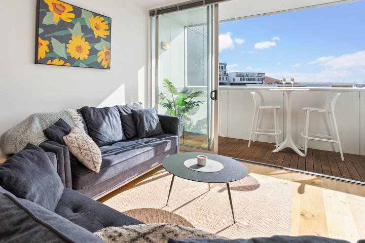 Sunny Peaceful Urban Place With Air Con & Carpark - Auckland