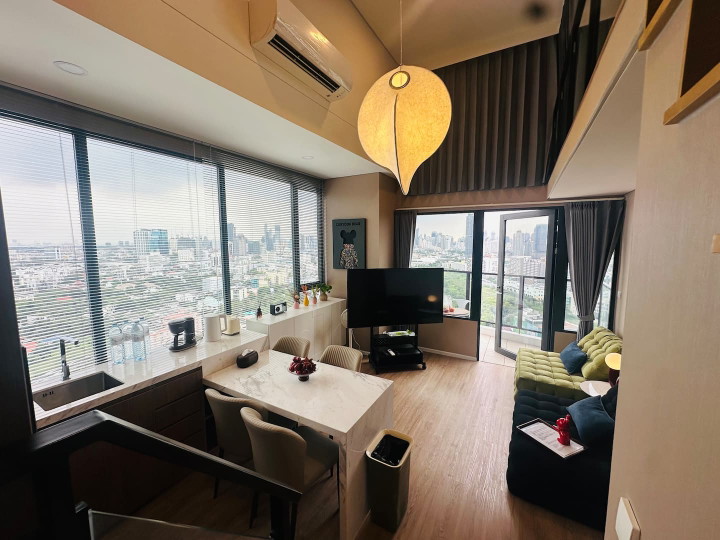 Bright Duplex Loft | Sleeps 6 | City View - Bangkok