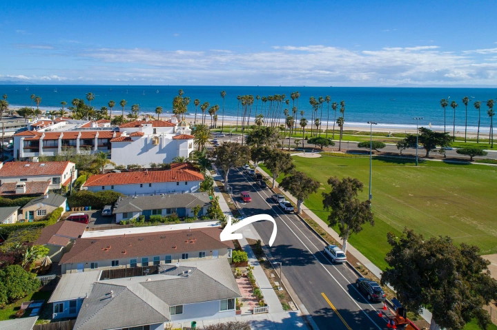 Spacious Duplex Steps Away From East Beach! - Santa Barbara