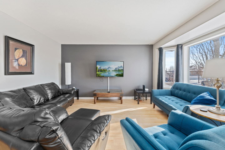 Comfortable Clean And Ready For Your Arrival - Bonnyville
