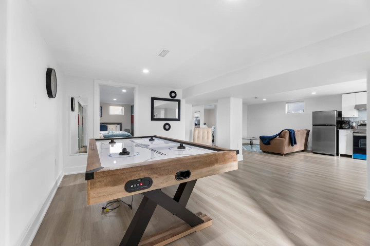 Ridge Meadows: Modern Apt 2b/1b, Kitchen, Parking! - Pickering