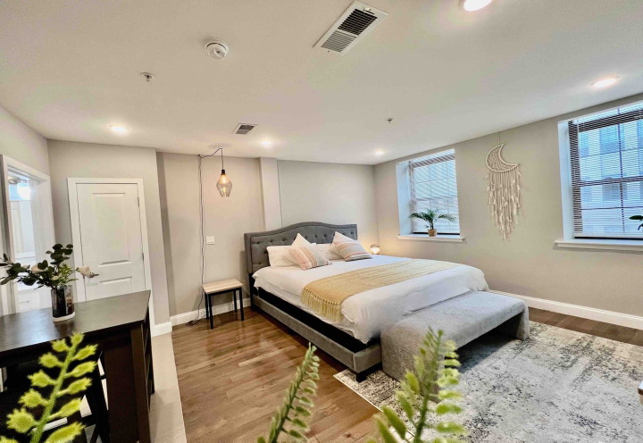 Cozy And Warm | King Bed Apt In Center City - Philadelphia, PA