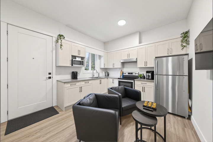Surrey Modern Private 1 Bedroom Suite With Kitchen - Surrey