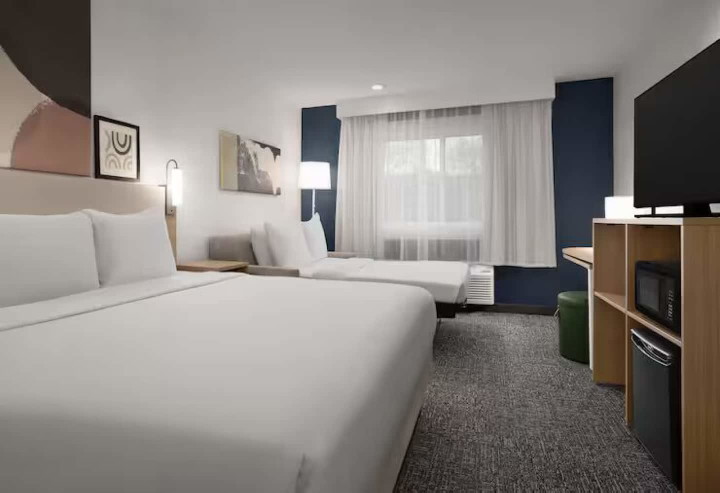 4-star Mystery Hotel Near Sjc Airport With Pool - San Jose, CA