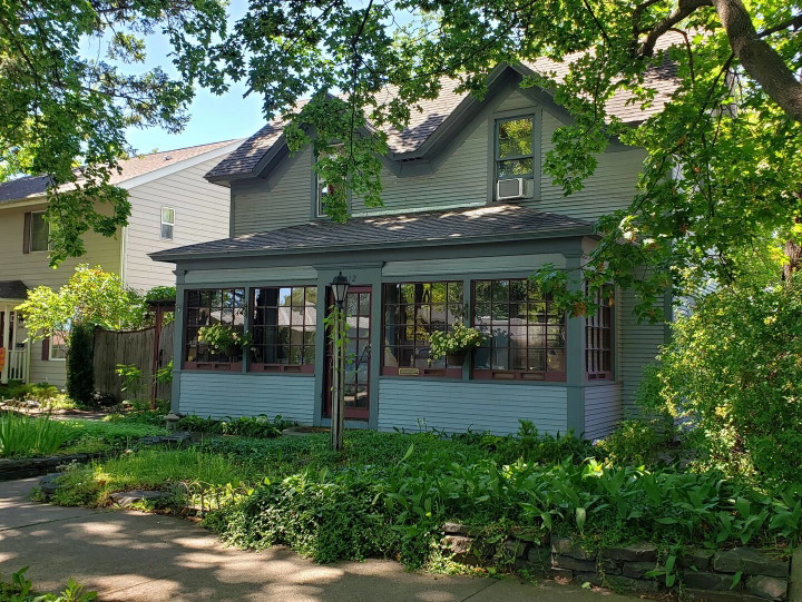 Cozy Old Home In The Middle Of Everything - Kalispell, MT