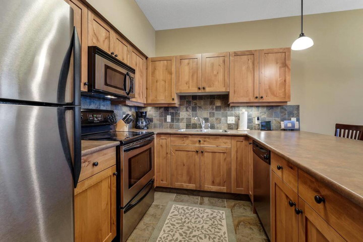Settler's Crossing 18: 2br With Private Hot Tub - Sun Peaks Resort, BC