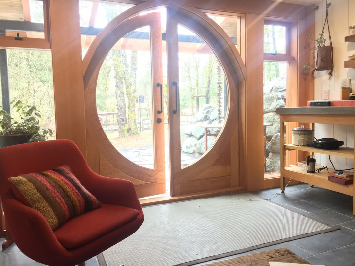 An Elegant Nature Hideaway, W/ Hobbit Doors - Duncan