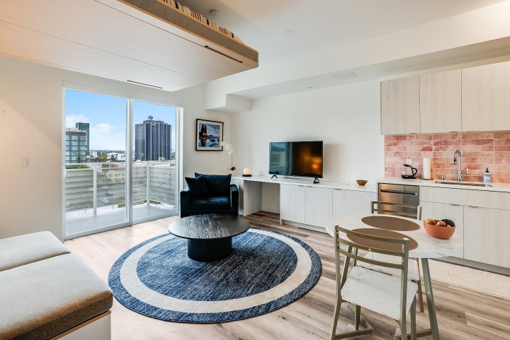 Hollywood Studio - Free Parking | Private Balcony - Beverly Hills, CA