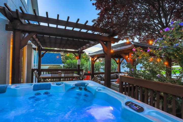 Grand Mountain Retreat; Hot Tub, Sleeps 21 - Highland, UT