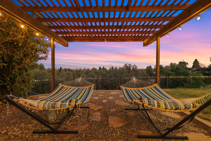|The Ritz 66| Posh + Pool + Views! - Redding, CA