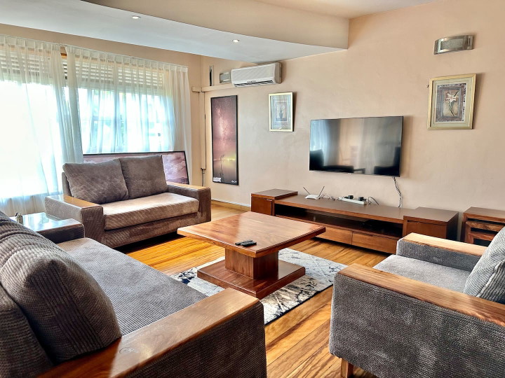 Cozy 2 Bedroom Apartment, With Pool Access! - Uganda