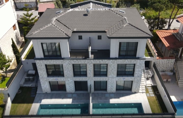 Alaçatı Kiralık Modern Taş Villadeniz Manzaralı - Çeşme
