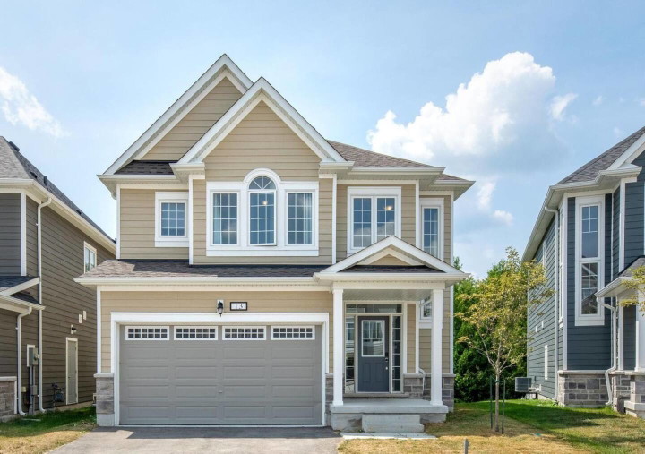 Beautiful 4 Bedrooms, 4 Bathroom House - Wasaga Beach