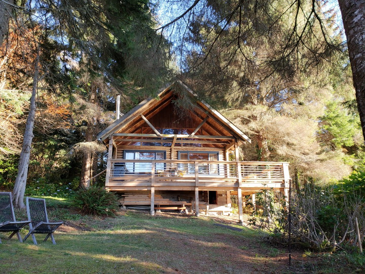 An Oceanfront Cottage With Stunning Views And Direct Beach Access - Canada