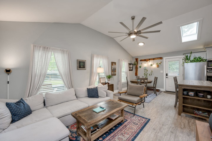 Awesome Austin Bungalow + Hot Tub/peloton/coffee! - Austin, TX