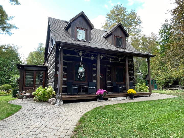 Charming Log Home - 25 Private Acres In Caledon - Caledon, ON, Canada