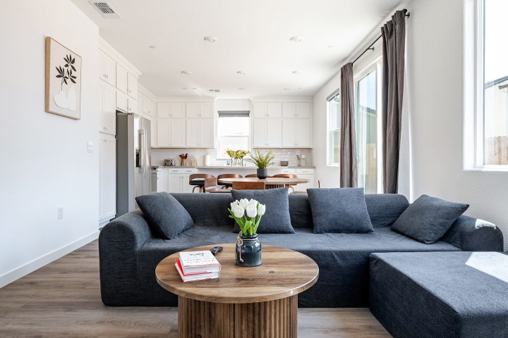 Beautiful New Home Ev Charger, Wifi /Work/play - Elk Grove, CA