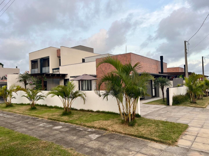 Cozy House With Pool And Air-conditioning - Guaratuba