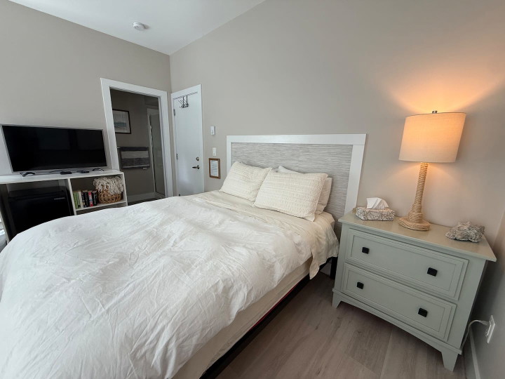 Studio - Cute, Clean, Simple - Nanaimo