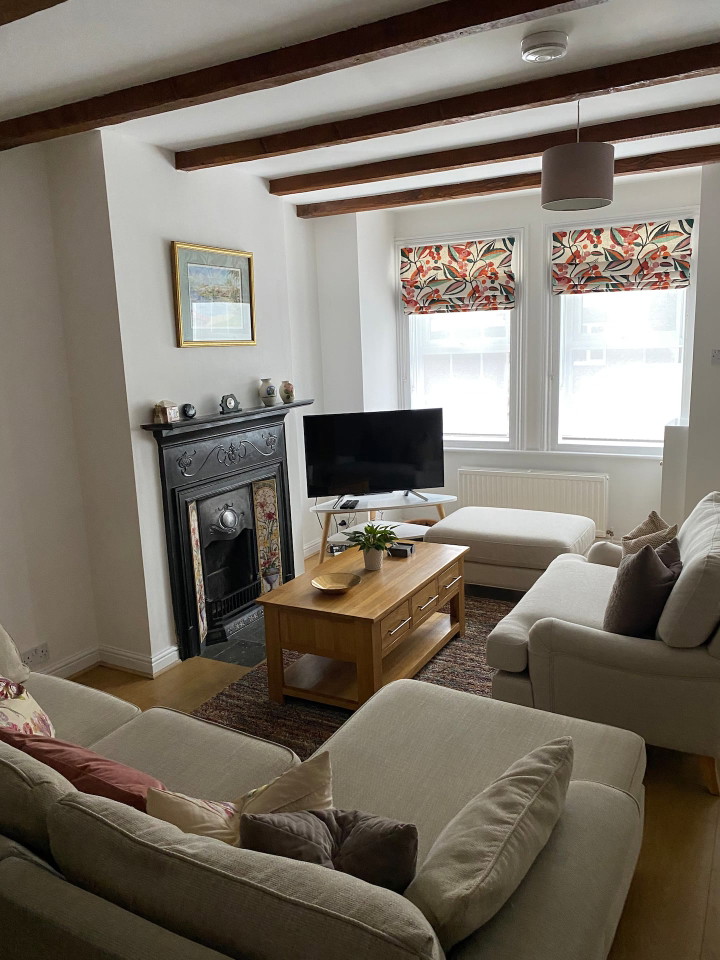 Quaint Renovated Victorian Cottage With Back Garden - Berkshire