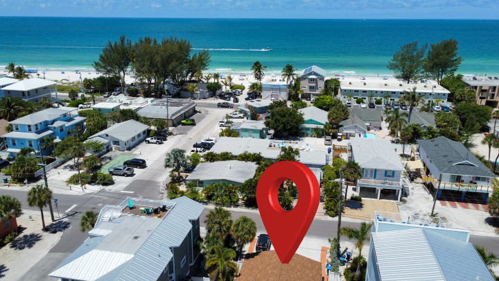Happy Turtle B: Cute Cottage, 60 Steps To Sand - Anna Maria, FL