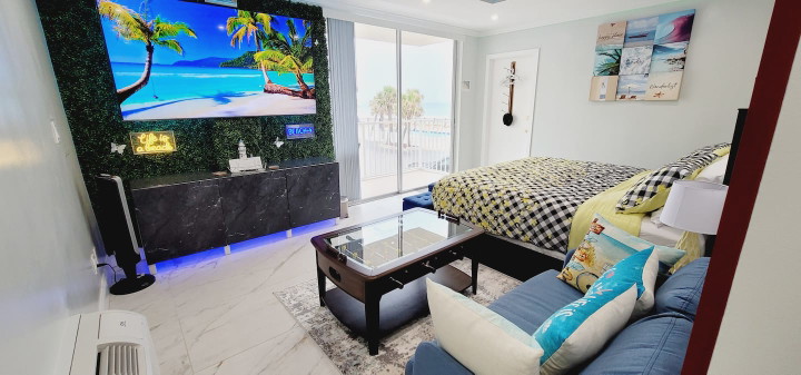 Beachside Condo - Daytona Beach, FL