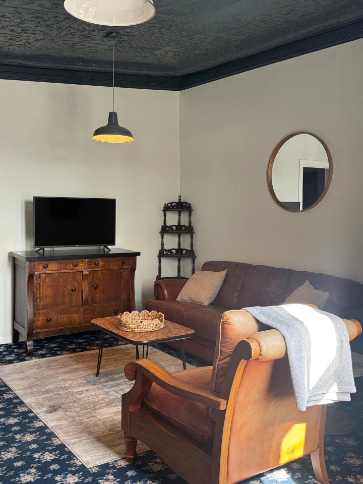 Harveys Old Town Retreat - Rockford, IL