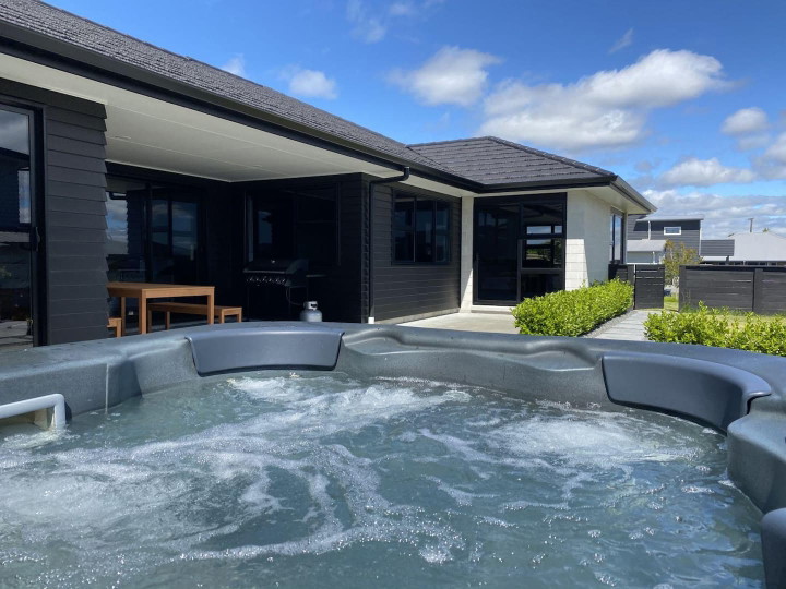 House Of Hope - Spa Pool, Sleeps 12 - Rotorua