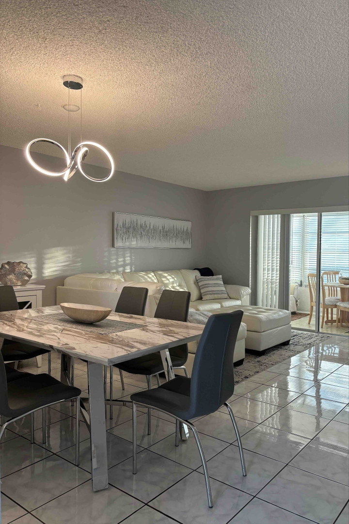 Modern Floridian Equipped Condo! - Tamarac