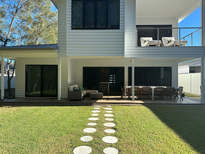 The Holiday House, Beachfront - Toogoom