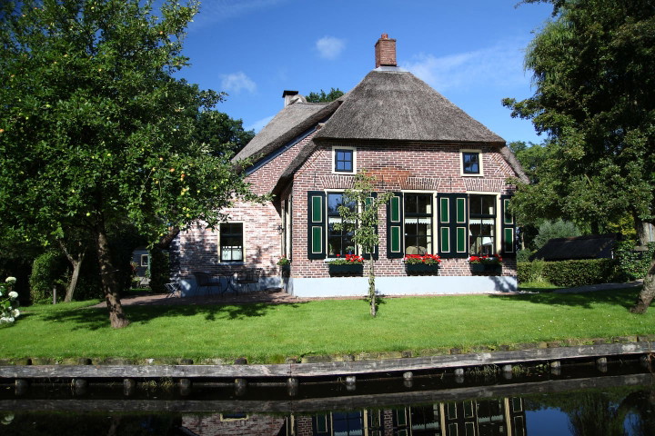 Idyllic Monumental Farmhouse Close To Giethoorn - Giethoorn
