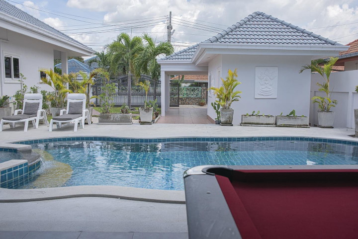 6-bedroom Tropical Oasis With Pool & Jacuzzi (V6) - Pattaya