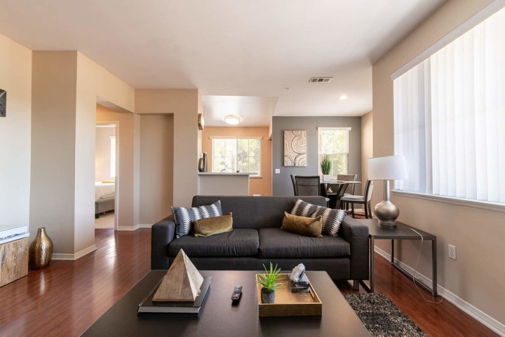 Saints 2bdrm King Suite | Deluxe Living Cali - Santa Clarita, CA