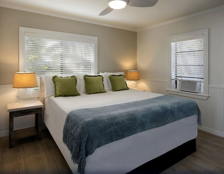 2 Bedroom Suite W/kitchenette, Pool & Pet-friendly - Islamorada, FL