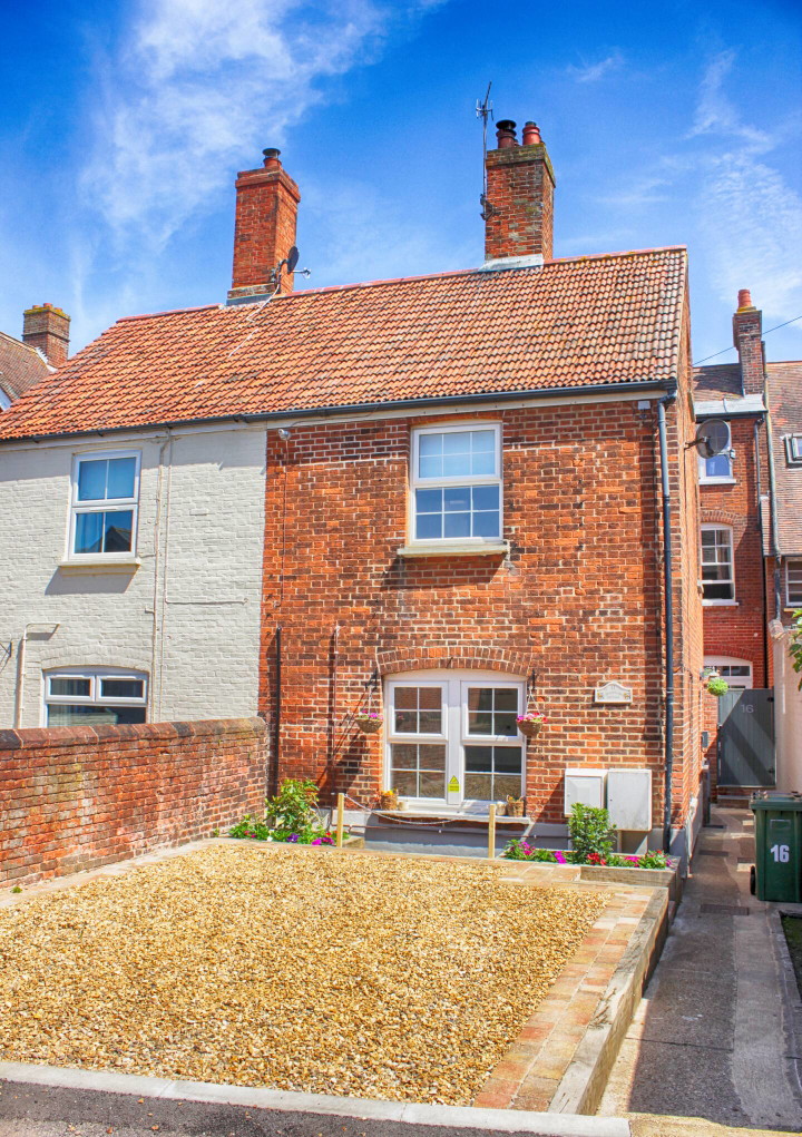 Cromer Coastal Holiday Home - Central With Parking - Cromer