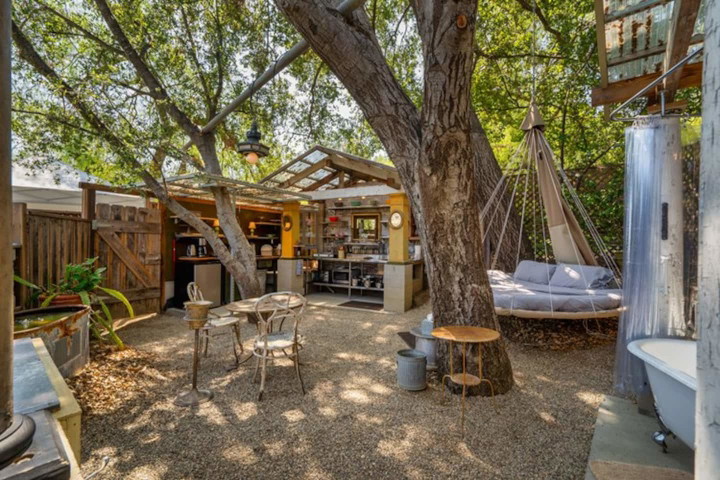 The Floating Bed Treehouse. Rock Your World! - Los Angeles
